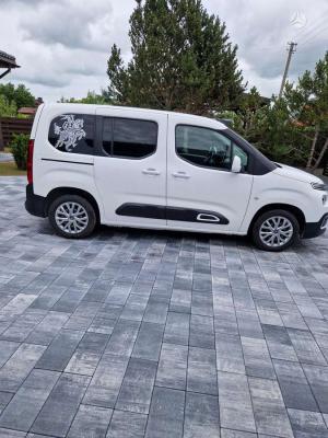 White Citroen Berlingo 2019 in Klaipeda, with an engine capacity of 1.50 L and mileage of 279 thousand km for 7200 €, photo 8 on AUTOMOTO.COM.LV