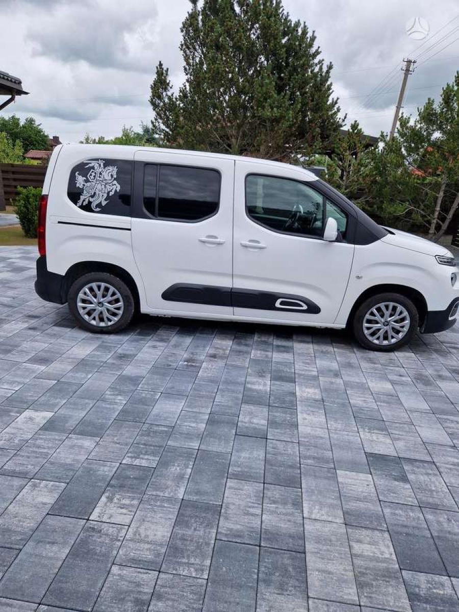 White Citroen Berlingo 2019 in Klaipeda, with an engine capacity of 1.50 L and mileage of 279 thousand km for 7200 €, photo 8 on AUTOMOTO.COM.LV