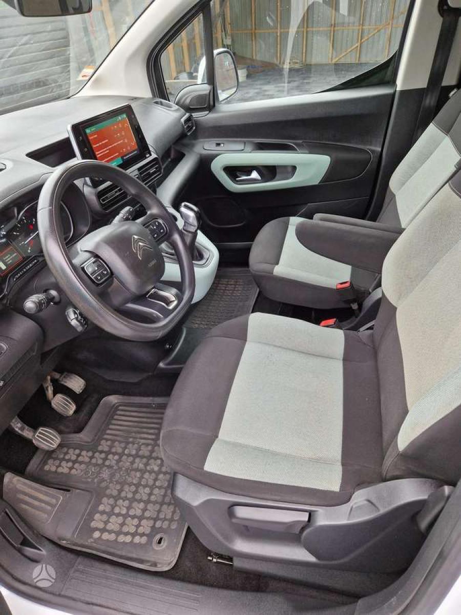 White Citroen Berlingo 2019 in Klaipeda, with an engine capacity of 1.50 L and mileage of 279 thousand km for 7200 €, photo 9 on AUTOMOTO.COM.LV
