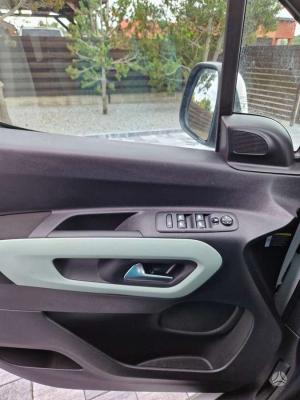 White Citroen Berlingo 2019 in Klaipeda, with an engine capacity of 1.50 L and mileage of 279 thousand km for 7200 €, photo 12 on AUTOMOTO.COM.LV
