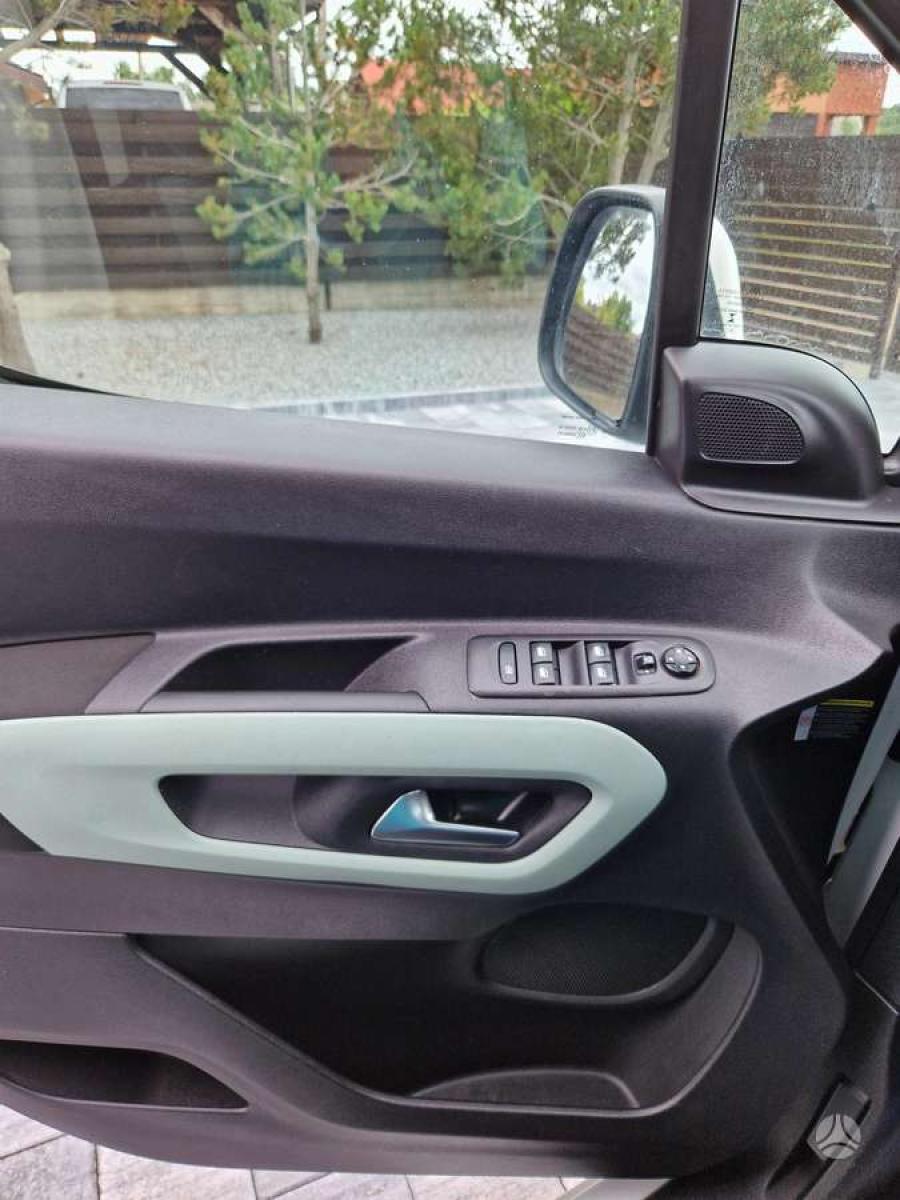 White Citroen Berlingo 2019 in Klaipeda, with an engine capacity of 1.50 L and mileage of 279 thousand km for 7200 €, photo 12 on AUTOMOTO.COM.LV