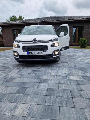 White Citroen Berlingo 2019 in Klaipeda, with an engine capacity of 1.50 L and mileage of 279 thousand km for 7200 €, photo 19 on AUTOMOTO.COM.LV