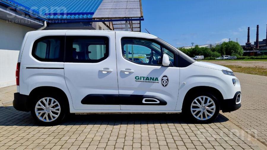 White Citroen Berlingo 2019 in Liepaja, with an engine capacity of 1.20 L and mileage of 220 thousand km for 6200 €, photo 4 on AUTOMOTO.COM.LV