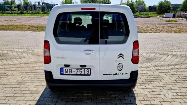 Balts Citroen Berlingo 2019 Liepāja, ar dzinēja tilpumu 1.20 L un nobraukumu 220 tūkst. km par 6200 €, foto 4 vietnē AUTOMOTO.COM.LV