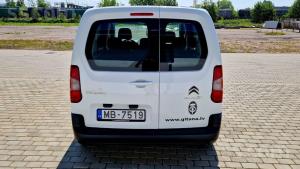 White Citroen Berlingo 2019 in Liepaja, with an engine capacity of 1.20 L and mileage of 220 thousand km for 6200 €, photo 5 on AUTOMOTO.COM.LV