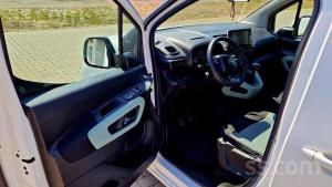White Citroen Berlingo 2019 in Liepaja, with an engine capacity of 1.20 L and mileage of 220 thousand km for 6200 €, photo 7 on AUTOMOTO.COM.LV