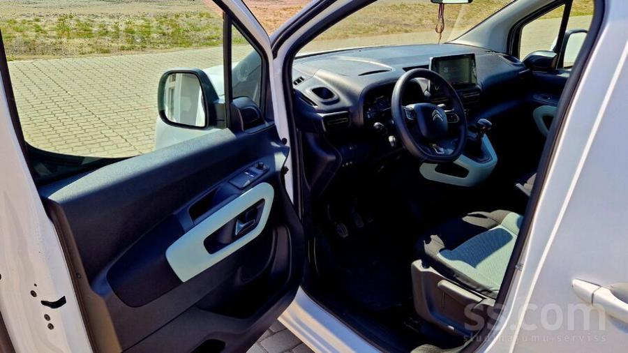 White Citroen Berlingo 2019 in Liepaja, with an engine capacity of 1.20 L and mileage of 220 thousand km for 6200 €, photo 7 on AUTOMOTO.COM.LV