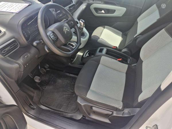 White Citroen Berlingo 2019 in Taurage, with an engine capacity of 1.50 L and mileage of 138 thousand km for 8500 €, photo 8 on AUTOMOTO.COM.LV