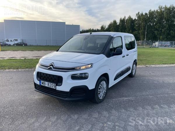 White Citroen Berlingo 2019 in Riga, with an engine capacity of 1.50 L and mileage of 251 thousand km for 6600 €, photo 4 on AUTOMOTO.COM.LV