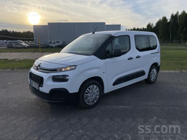 White Citroen Berlingo 2019 in Riga, with an engine capacity of 1.50 L and mileage of 251 thousand km for 6600 €, photo 5 on AUTOMOTO.COM.LV