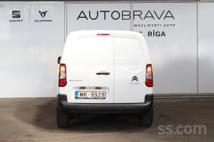 White Citroen Berlingo 2020 in Riga, with an engine capacity of 1.50 L and mileage of 110 thousand km for 7300 €, photo 7 on AUTOMOTO.COM.LV