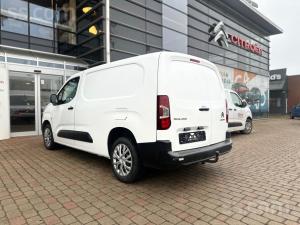 White Citroen Berlingo 2020 in Riga, with an engine capacity of 1.50 L and mileage of 204 thousand km for 7700 €, photo 6 on AUTOMOTO.COM.LV