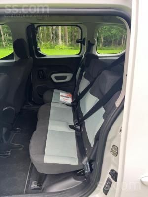 White Citroen Berlingo 2020 in Valmiera, with an engine capacity of 1.50 L and mileage of 145 thousand km for 9995 €, photo 7 on AUTOMOTO.COM.LV