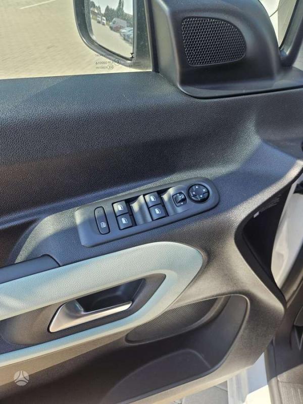White Citroen Berlingo 2020 in Taurage, with an engine capacity of 1.50 L and mileage of 226 thousand km for 9200 €, photo 8 on AUTOMOTO.COM.LV