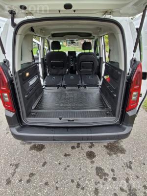 Balts Citroen Berlingo 2020 Rīga, ar dzinēja tilpumu 1.20 L un nobraukumu 132 tūkst. km par 10500 €, foto 17 vietnē AUTOMOTO.COM.LV