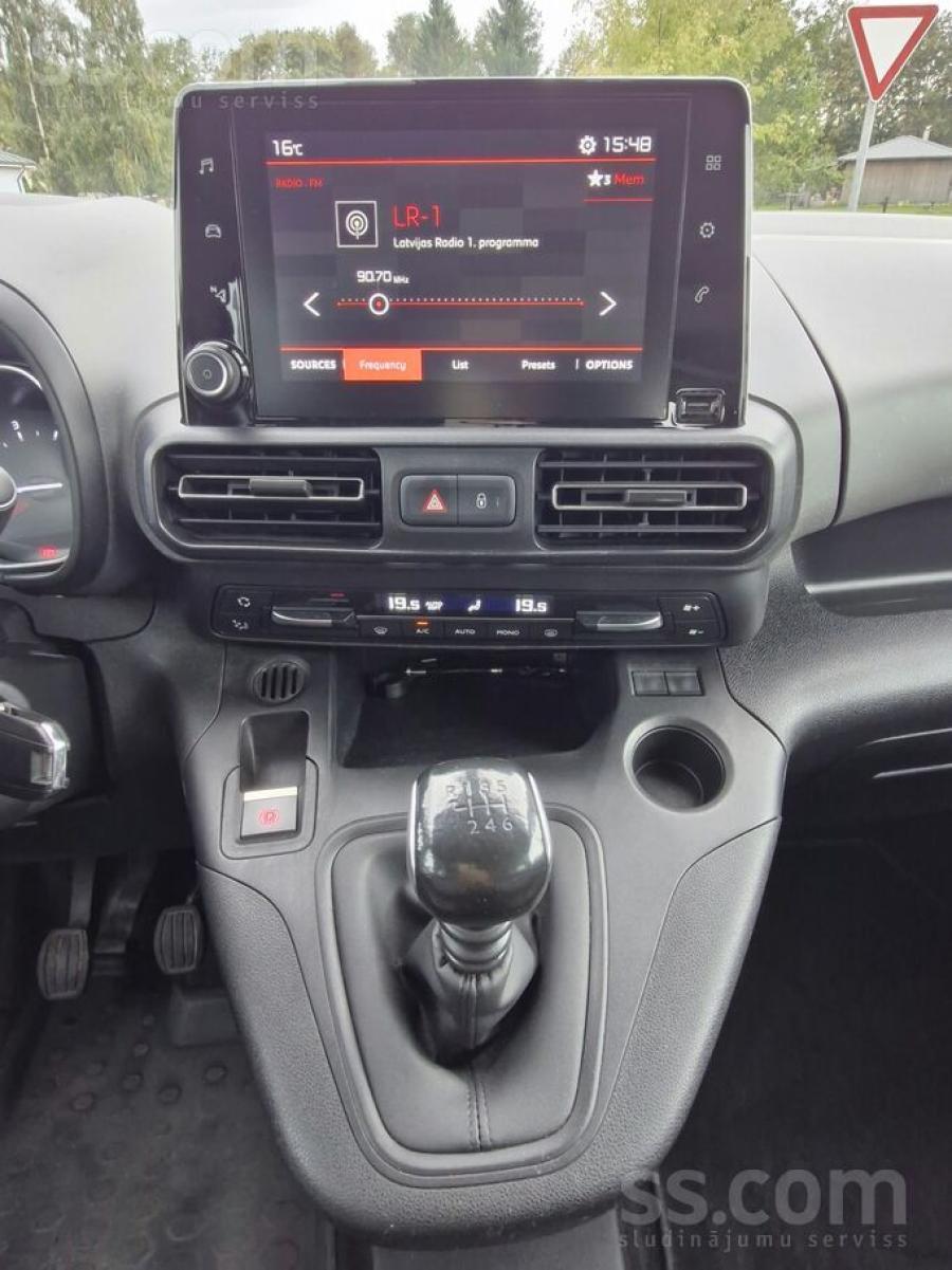 Balts Citroen Berlingo 2020 Rīga, ar dzinēja tilpumu 1.20 L un nobraukumu 132 tūkst. km par 10500 €, foto 19 vietnē AUTOMOTO.COM.LV