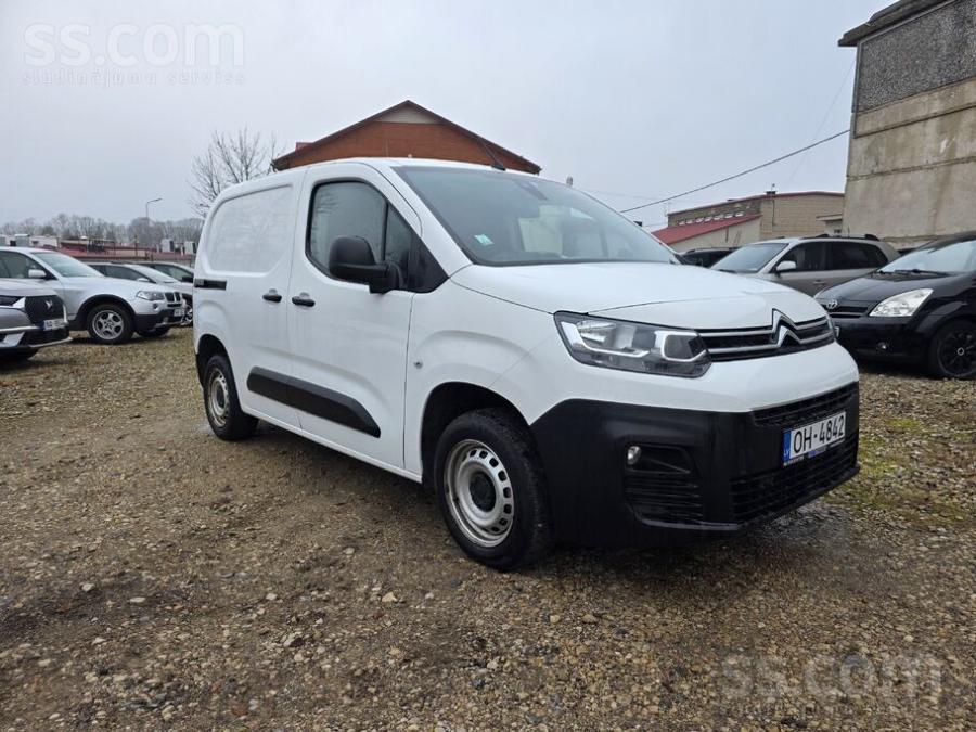 White Citroen Berlingo 2021 in Rezekne, with an engine capacity of 1.50 L and mileage of 0 thousand km for 7950 €, photo 3 on AUTOMOTO.COM.LV