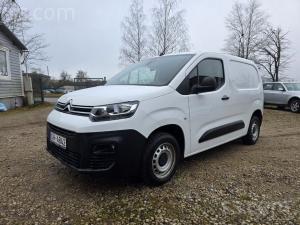 White Citroen Berlingo 2021 in Rezekne, with an engine capacity of 1.50 L and mileage of 0 thousand km for 7950 €, photo 4 on AUTOMOTO.COM.LV