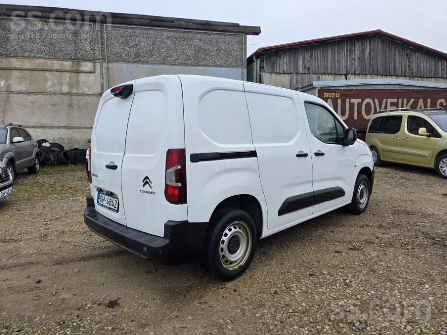 White Citroen Berlingo 2021 in Rezekne, with an engine capacity of 1.50 L and mileage of 0 thousand km for 7950 €, photo 6 on AUTOMOTO.COM.LV