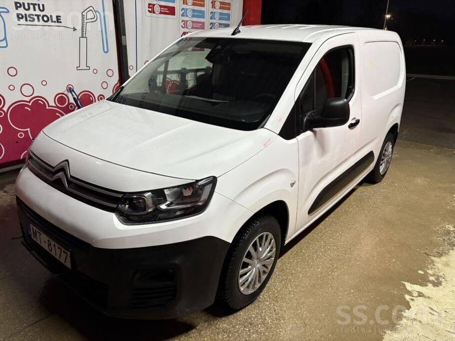 White Citroen Berlingo 2021 in Riga, with an engine capacity of 1.50 L and mileage of 157 thousand km for 7900 €, photo 1 on AUTOMOTO.COM.LV