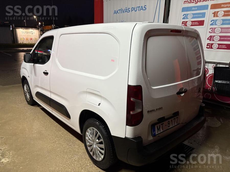 White Citroen Berlingo 2021 in Riga, with an engine capacity of 1.50 L and mileage of 157 thousand km for 7900 €, photo 2 on AUTOMOTO.COM.LV