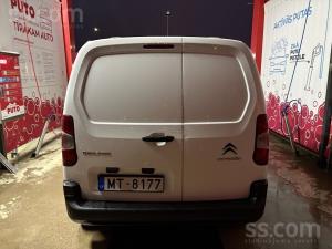 White Citroen Berlingo 2021 in Riga, with an engine capacity of 1.50 L and mileage of 157 thousand km for 7900 €, photo 3 on AUTOMOTO.COM.LV