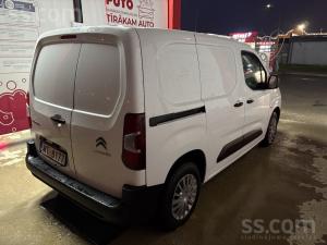 White Citroen Berlingo 2021 in Riga, with an engine capacity of 1.50 L and mileage of 157 thousand km for 7900 €, photo 4 on AUTOMOTO.COM.LV