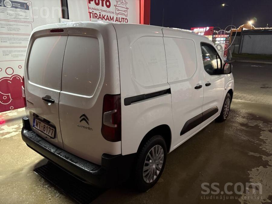 White Citroen Berlingo 2021 in Riga, with an engine capacity of 1.50 L and mileage of 157 thousand km for 7900 €, photo 4 on AUTOMOTO.COM.LV
