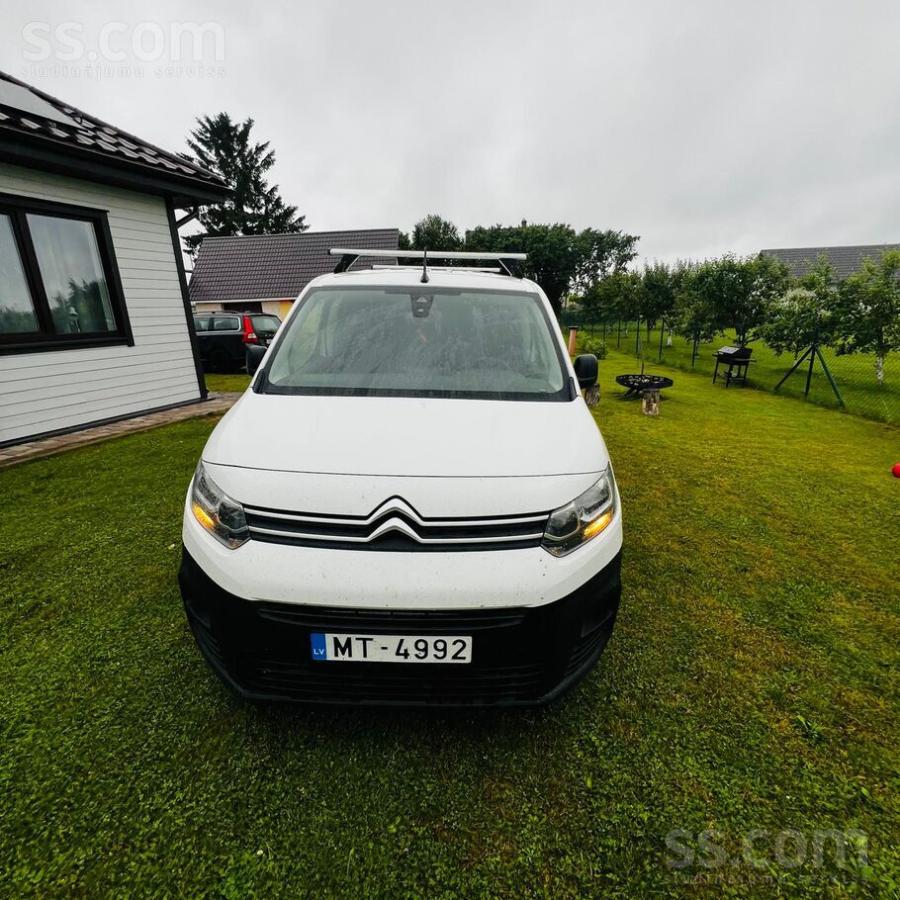 White Citroen Berlingo 2021 in Riga, with an engine capacity of 1.50 L and mileage of 175 thousand km for 9500 €, photo 3 on AUTOMOTO.COM.LV