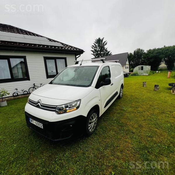 White Citroen Berlingo 2021 in Riga, with an engine capacity of 1.50 L and mileage of 175 thousand km for 9500 €, photo 3 on AUTOMOTO.COM.LV