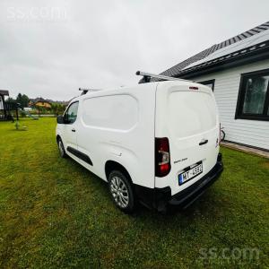 White Citroen Berlingo 2021 in Riga, with an engine capacity of 1.50 L and mileage of 175 thousand km for 9500 €, photo 5 on AUTOMOTO.COM.LV