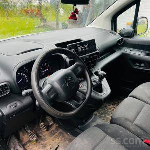 White Citroen Berlingo 2021 in Riga, with an engine capacity of 1.50 L and mileage of 175 thousand km for 9500 €, photo 7 on AUTOMOTO.COM.LV