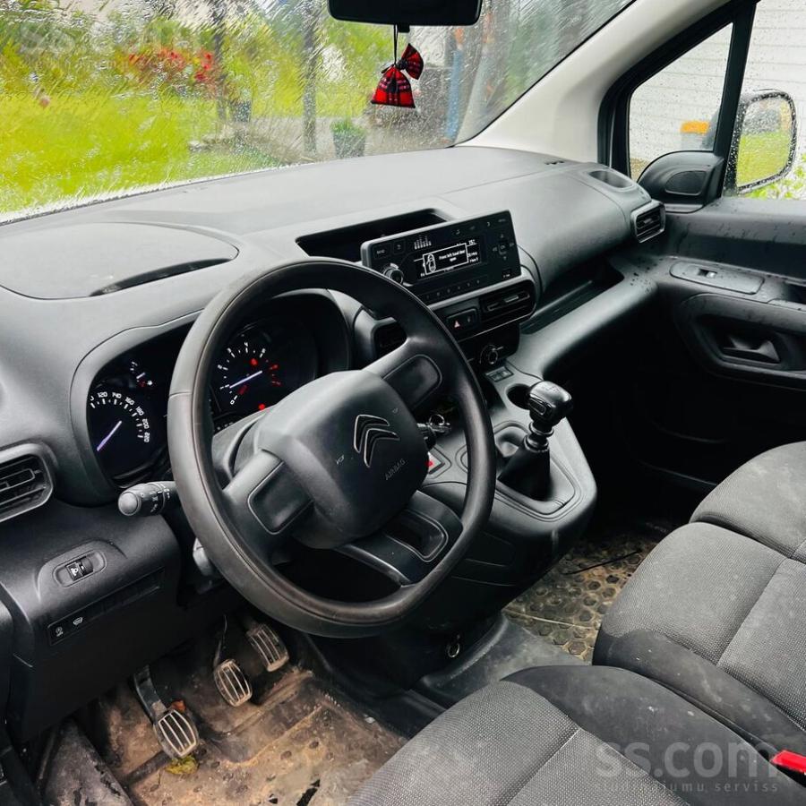 White Citroen Berlingo 2021 in Riga, with an engine capacity of 1.50 L and mileage of 175 thousand km for 9500 €, photo 7 on AUTOMOTO.COM.LV