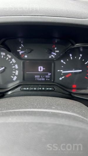 White Citroen Berlingo 2021 in Riga, with an engine capacity of 1.50 L and mileage of 175 thousand km for 9500 €, photo 8 on AUTOMOTO.COM.LV