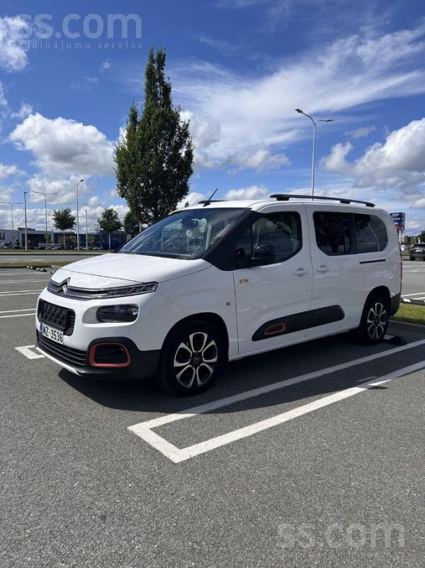 Balts Citroen Berlingo 2021 Rīga, ar dzinēja tilpumu 1.20 L un nobraukumu 80 tūkst. km par 14900 €, foto 1 vietnē AUTOMOTO.COM.LV