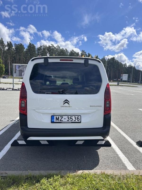Balts Citroen Berlingo 2021 Rīga, ar dzinēja tilpumu 1.20 L un nobraukumu 80 tūkst. km par 14900 €, foto 3 vietnē AUTOMOTO.COM.LV