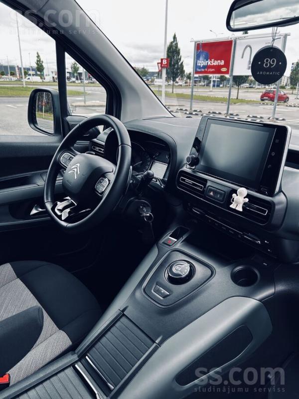 Balts Citroen Berlingo 2021 Rīga, ar dzinēja tilpumu 1.20 L un nobraukumu 80 tūkst. km par 14900 €, foto 5 vietnē AUTOMOTO.COM.LV