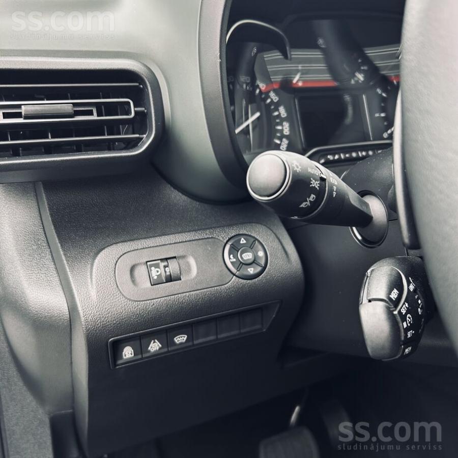 Balts Citroen Berlingo 2021 Rīga, ar dzinēja tilpumu 1.20 L un nobraukumu 80 tūkst. km par 14900 €, foto 11 vietnē AUTOMOTO.COM.LV