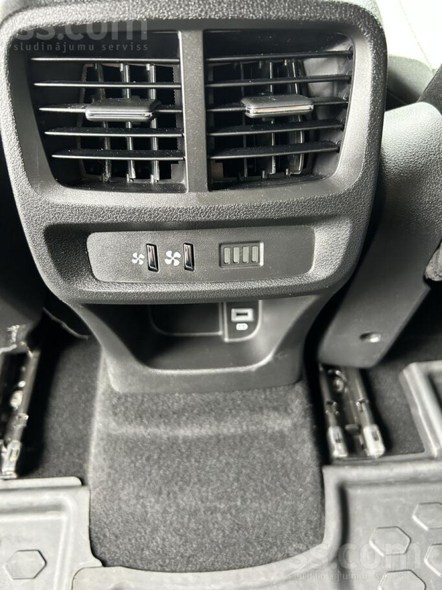 Balts Citroen Berlingo 2021 Rīga, ar dzinēja tilpumu 1.20 L un nobraukumu 80 tūkst. km par 14900 €, foto 13 vietnē AUTOMOTO.COM.LV