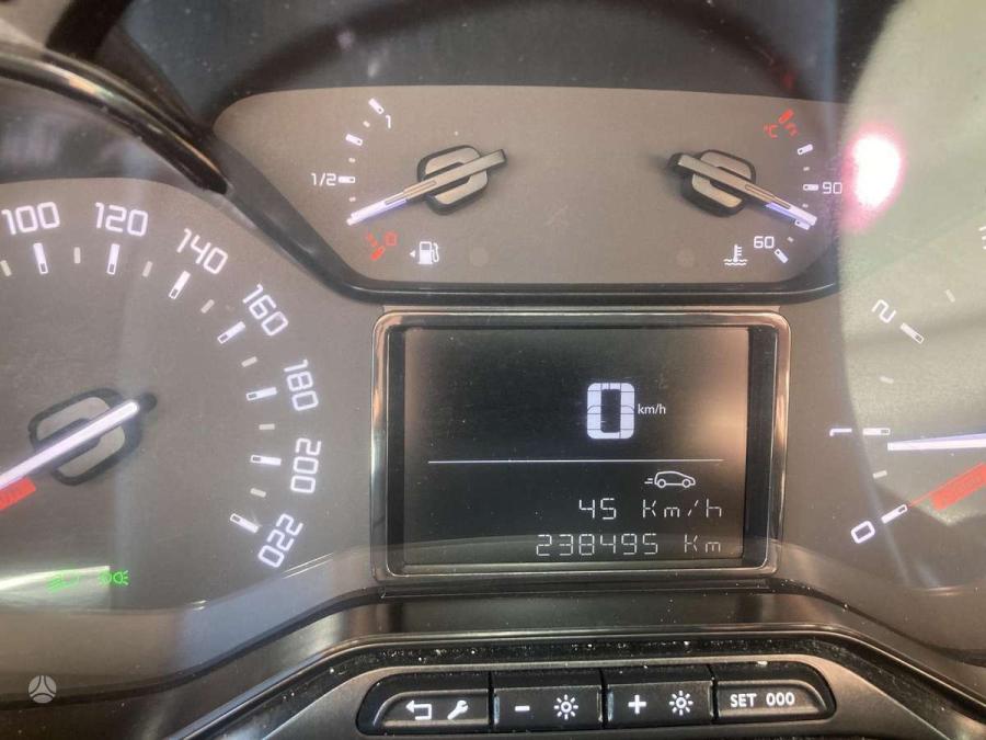 Balts Citroen Berlingo 2021 Pakruojis, ar dzinēja tilpumu 1.20 L un nobraukumu 237 tūkst. km par 5800 €, foto 8 vietnē AUTOMOTO.COM.LV