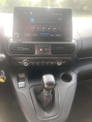 Balts Citroen Berlingo 2021 Pakruojis, ar dzinēja tilpumu 1.20 L un nobraukumu 237 tūkst. km par 5800 €, foto 12 vietnē AUTOMOTO.COM.LV