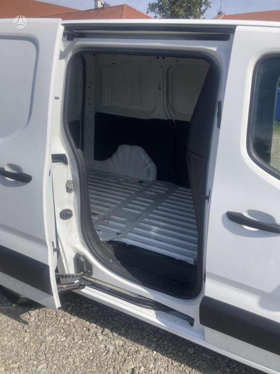 Balts Citroen Berlingo 2021 Pakruojis, ar dzinēja tilpumu 1.20 L un nobraukumu 237 tūkst. km par 5800 €, foto 13 vietnē AUTOMOTO.COM.LV