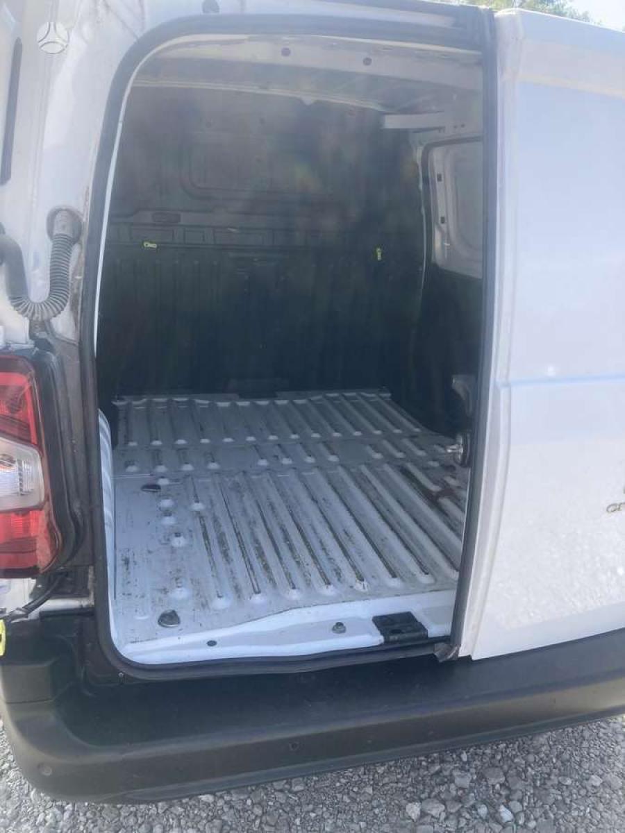 Balts Citroen Berlingo 2021 Pakruojis, ar dzinēja tilpumu 1.20 L un nobraukumu 237 tūkst. km par 5800 €, foto 15 vietnē AUTOMOTO.COM.LV