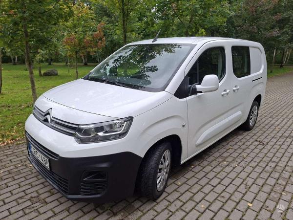 Citroen Berlingo 2021 Panevēža vietnē Balts Citroen Berlingo 2021 Panevēža, ar dzinēja tilpumu 1.50 L un nobraukumu 250 tūkst. km par 10285 €, foto 1 vietnē AUTOMOTO.COM.LV