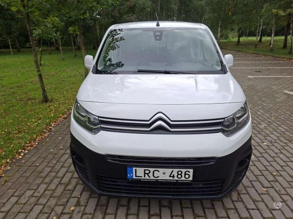 Citroen Berlingo 2021 Panevēža vietnē Balts Citroen Berlingo 2021 Panevēža, ar dzinēja tilpumu 1.50 L un nobraukumu 250 tūkst. km par 10285 €, foto 4 vietnē AUTOMOTO.COM.LV