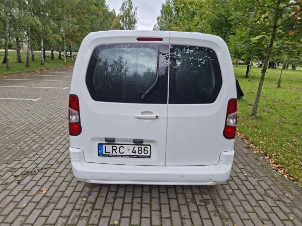 Citroen Berlingo 2021 Panevēža vietnē Balts Citroen Berlingo 2021 Panevēža, ar dzinēja tilpumu 1.50 L un nobraukumu 250 tūkst. km par 10285 €, foto 6 vietnē AUTOMOTO.COM.LV