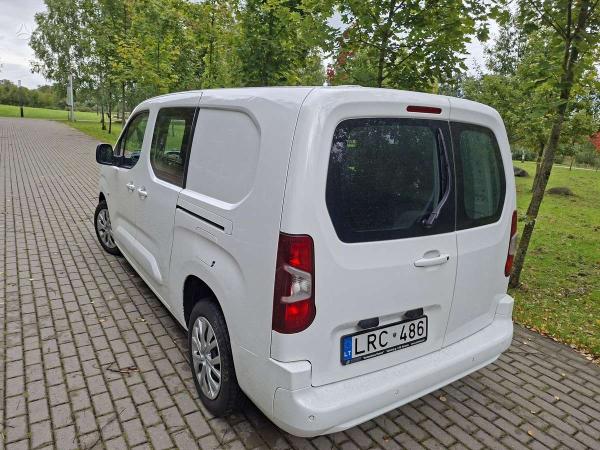 Citroen Berlingo 2021 Panevēža vietnē Balts Citroen Berlingo 2021 Panevēža, ar dzinēja tilpumu 1.50 L un nobraukumu 250 tūkst. km par 10285 €, foto 7 vietnē AUTOMOTO.COM.LV