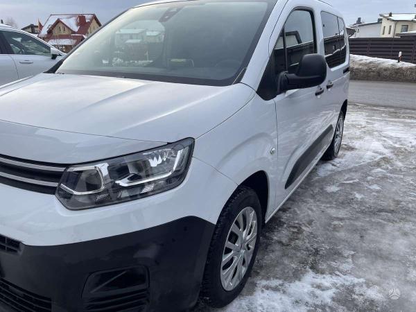 White Citroen Berlingo 2022 in Vilnius, with an engine capacity of 1.20 L and mileage of 53 thousand km for 15000 €, photo 1 on AUTOMOTO.COM.LV