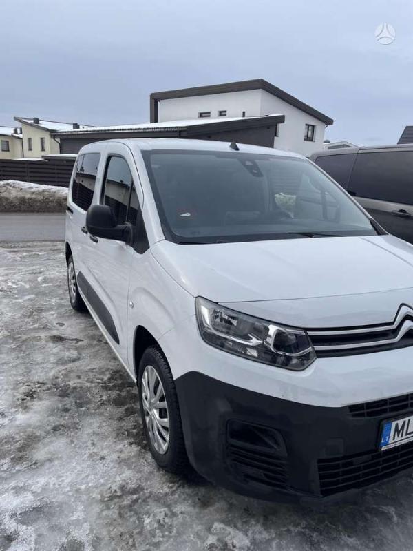 White Citroen Berlingo 2022 in Vilnius, with an engine capacity of 1.20 L and mileage of 53 thousand km for 15000 €, photo 2 on AUTOMOTO.COM.LV