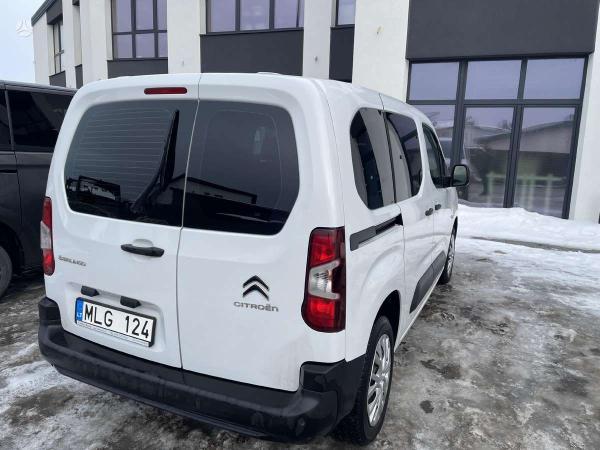 White Citroen Berlingo 2022 in Vilnius, with an engine capacity of 1.20 L and mileage of 53 thousand km for 15000 €, photo 3 on AUTOMOTO.COM.LV